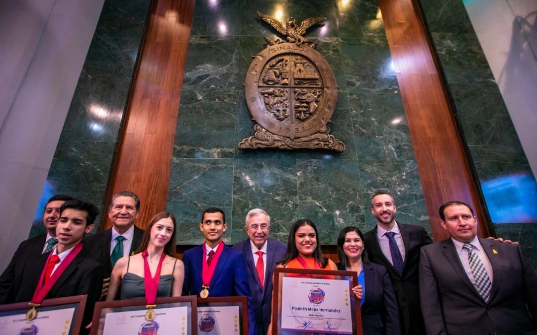 Entrega Rocha el Premio al Mérito Juvenil 2022 | Mazatlan es mi Tierra